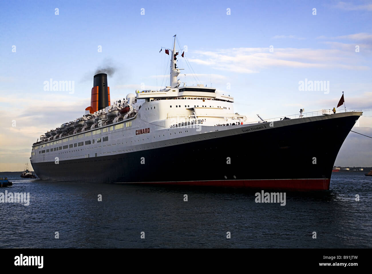 Cruise ship cobh ireland hi-res stock photography and images - Alamy