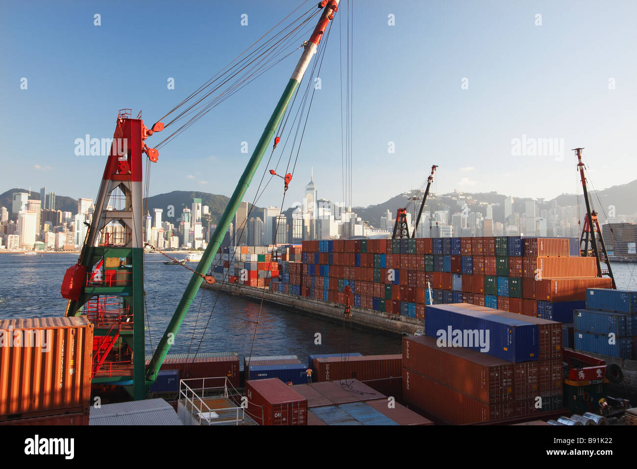 Container port victoria hong kong hi-res stock photography and images ...