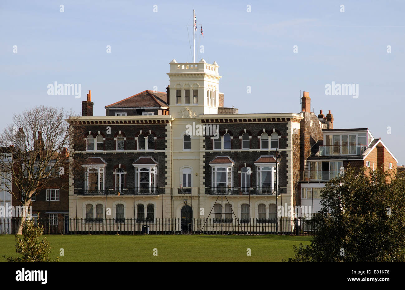 The Royal Navy Club and Royal Albert Yacht Club in Old Portsmouth ...