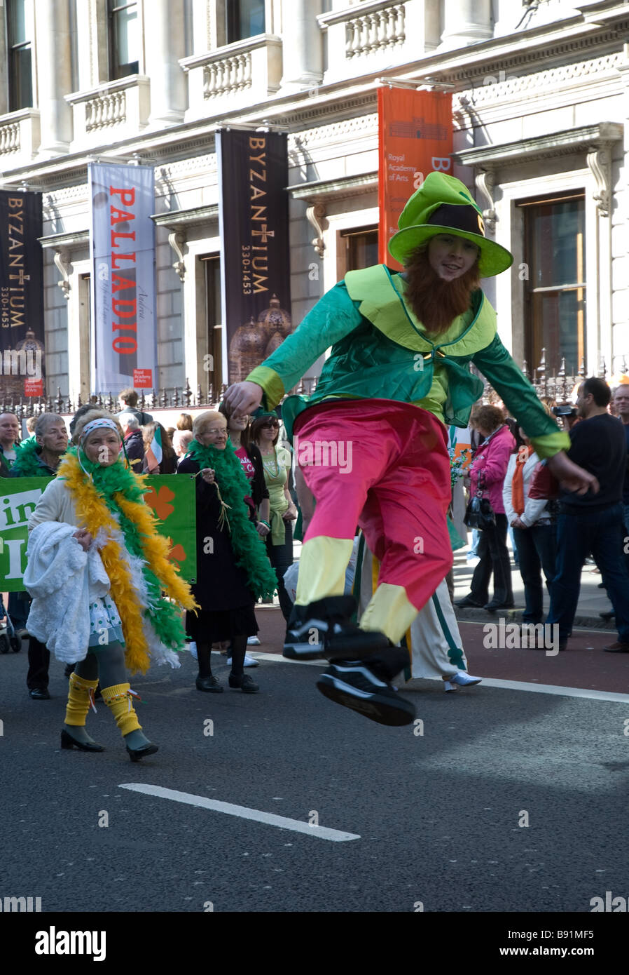 Irish dance st patrick's day parade hi-res stock photography and images ...