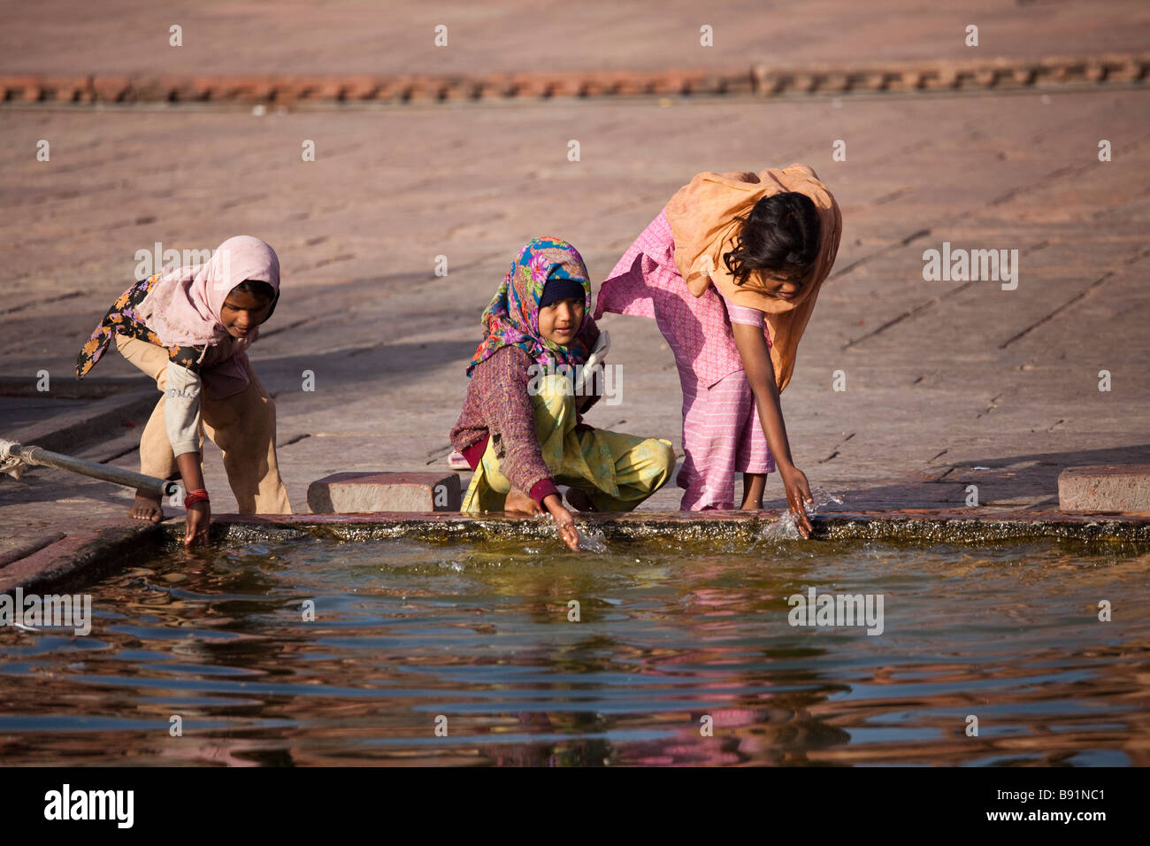 Mosque fountain ablution pool hi-res stock photography and images - Alamy