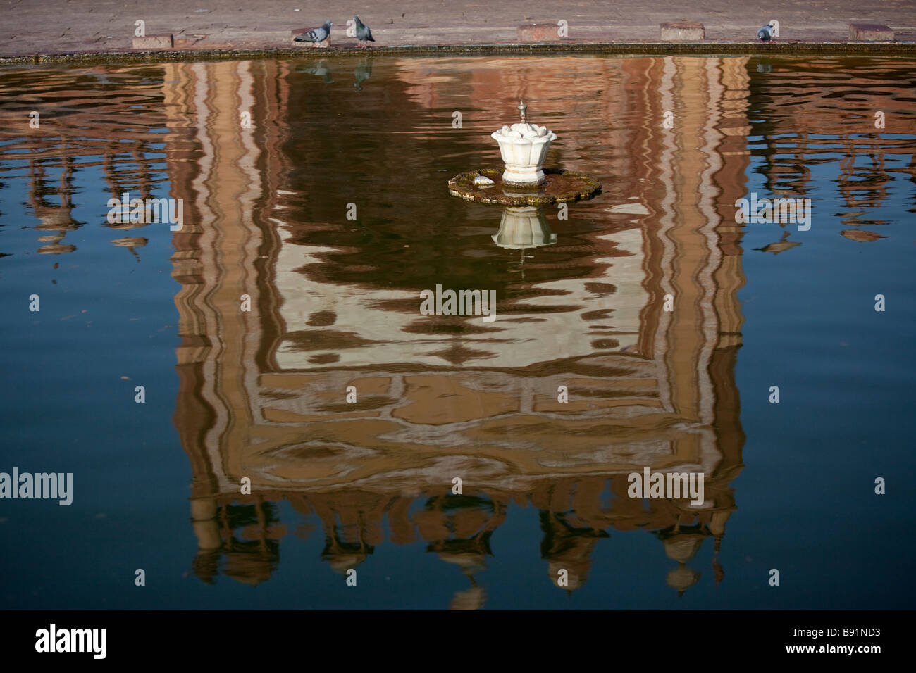 Mosque fountain ablution pool hi-res stock photography and images - Alamy