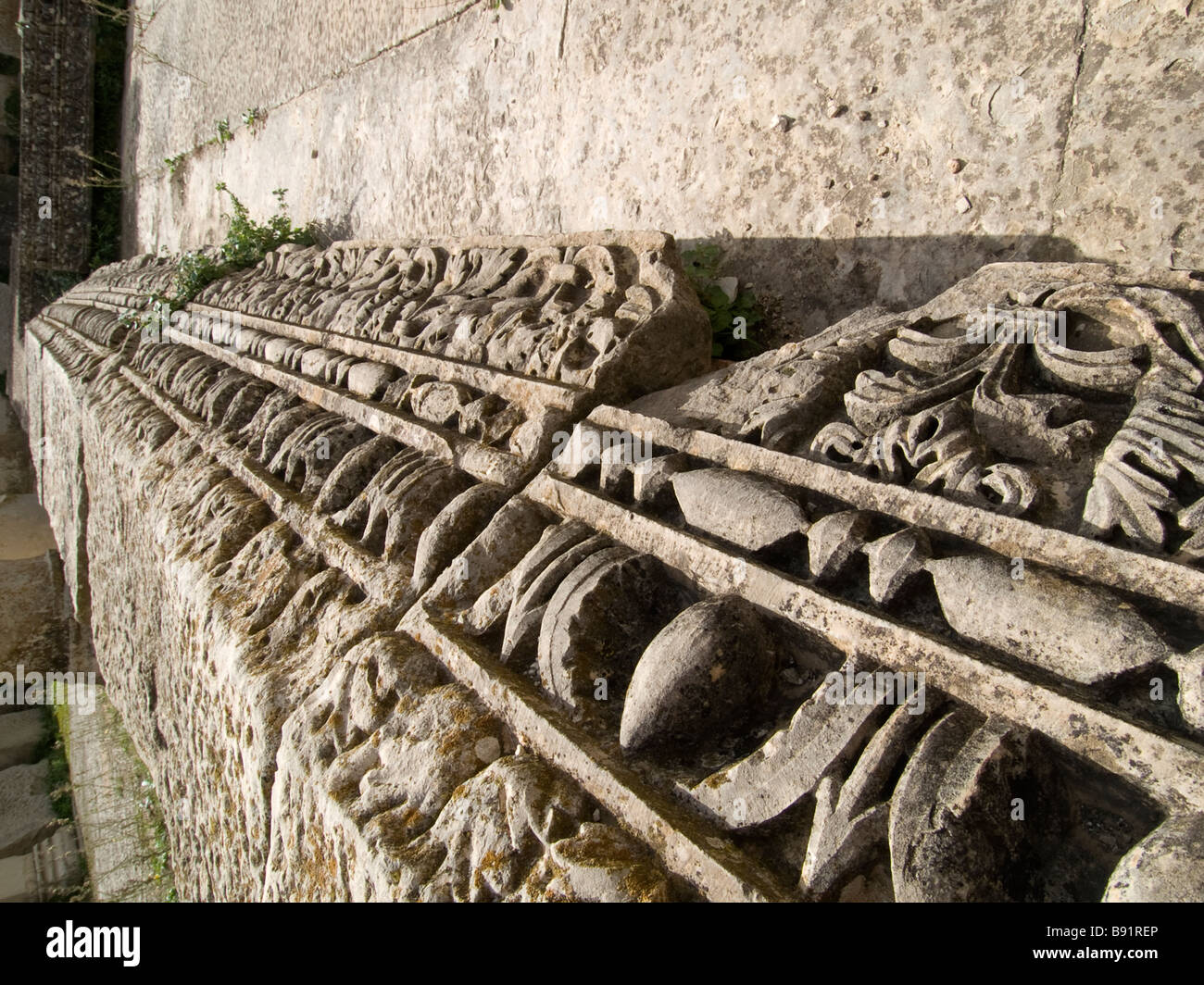 Egg and dart hi-res stock photography and images - Alamy