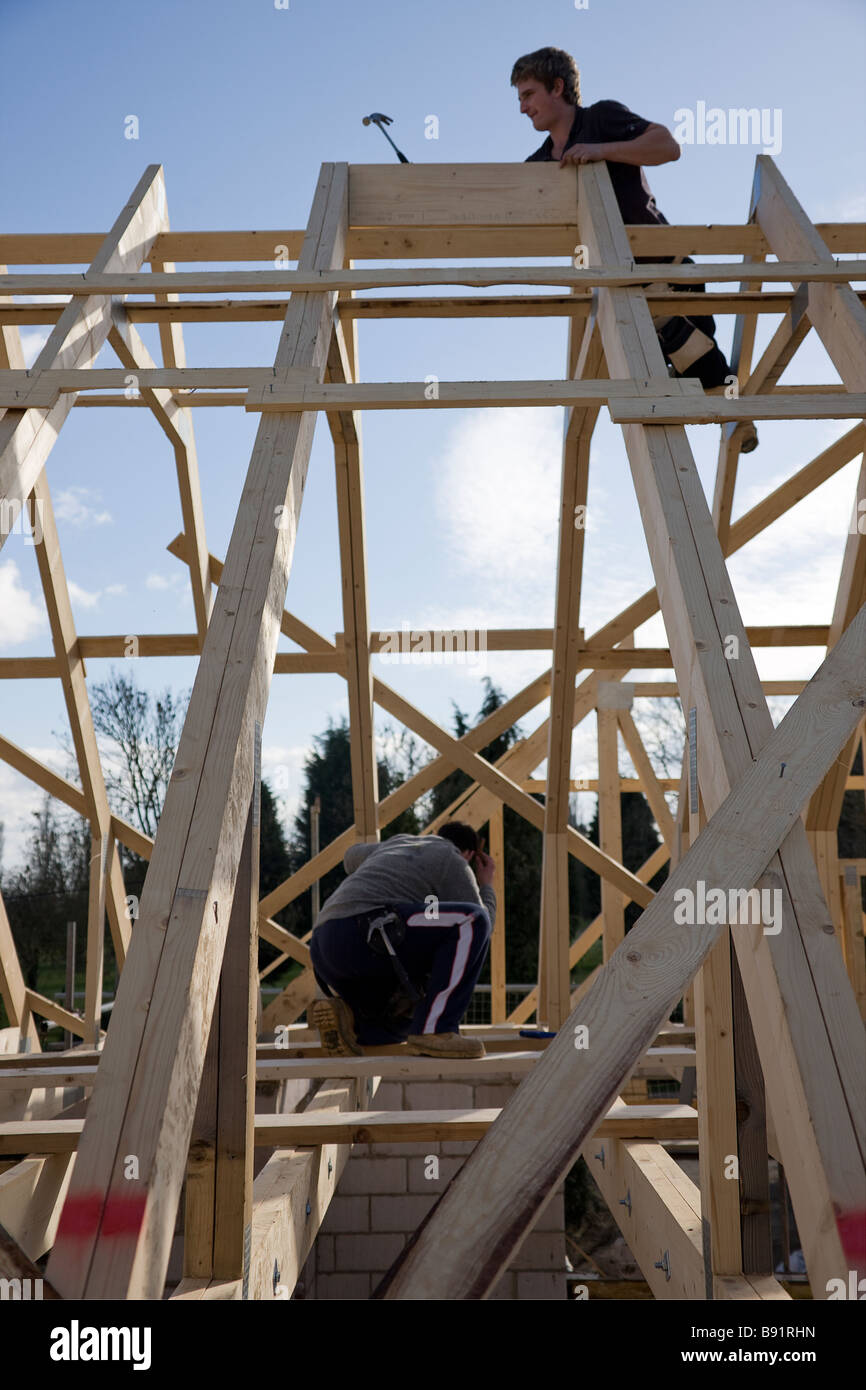 Fixing a ridge board between two attic trusses Stock Photo - Alamy