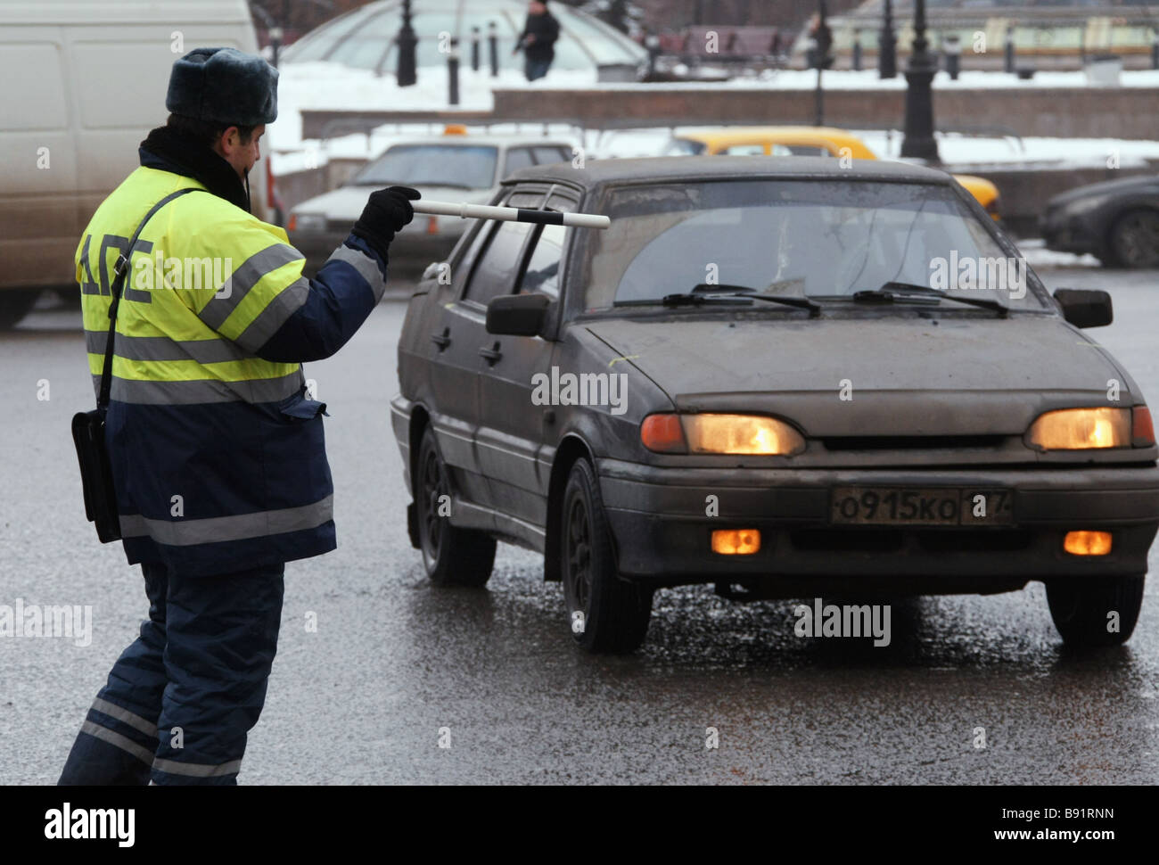 Traffic police routine in Moscow Stock Photo - Alamy