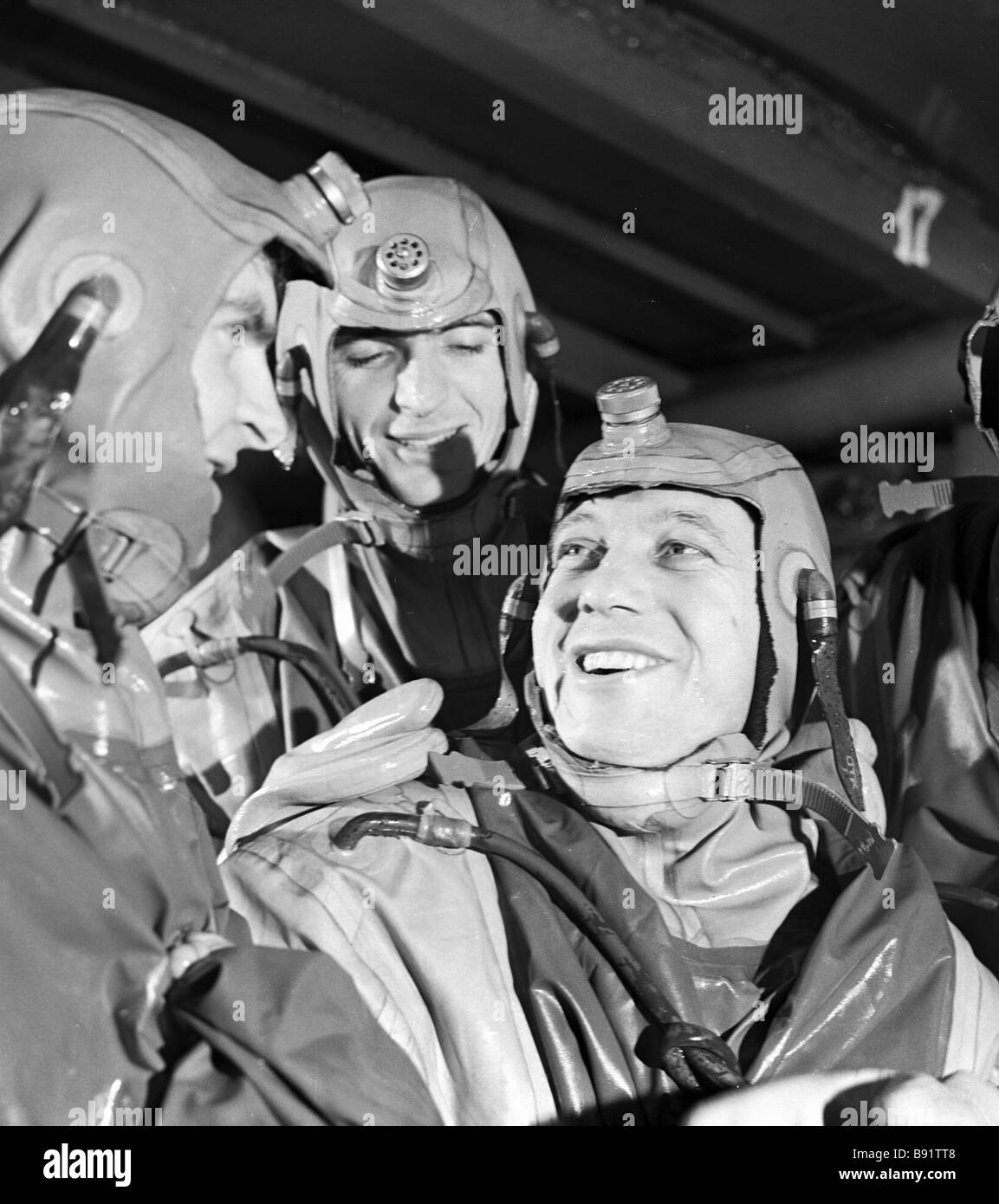 Sailors at ship damage control exercise Stock Photo - Alamy