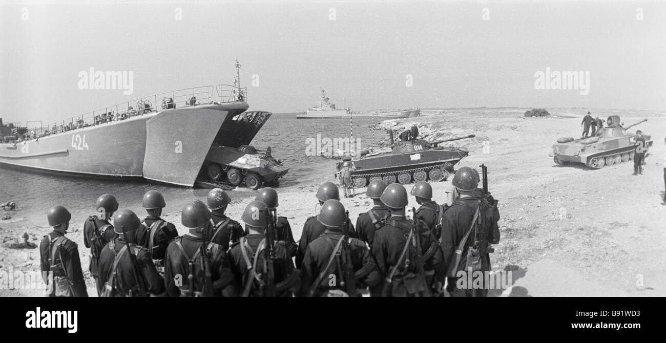 Marines Landing Craft High Resolution Stock Photography and Images - Alamy