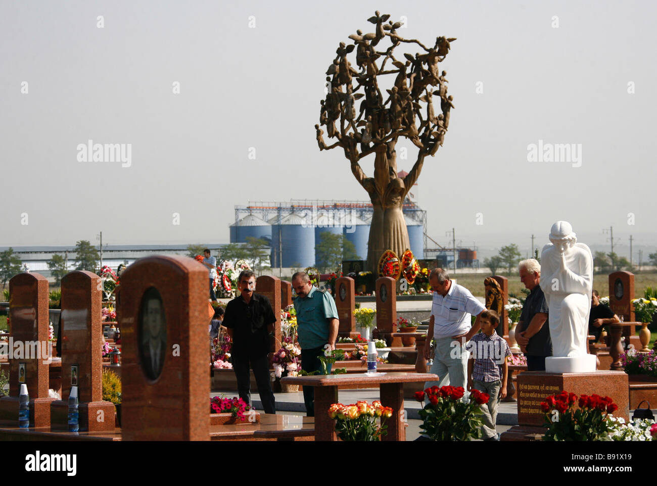 People in Beslan mourning the 333 victims of the Beslan school hostage ...