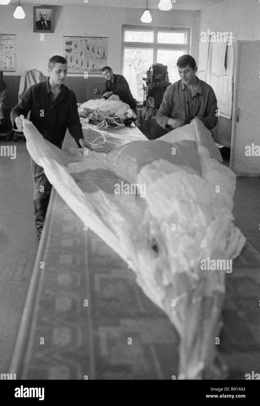 Cadets learn to rig a parachute in the parachuting classroom of an ...