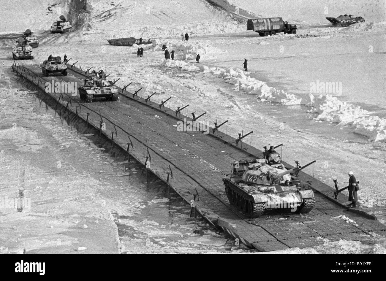 Military Pontoon Bridge Stock Photos & Military Pontoon Bridge Stock ...