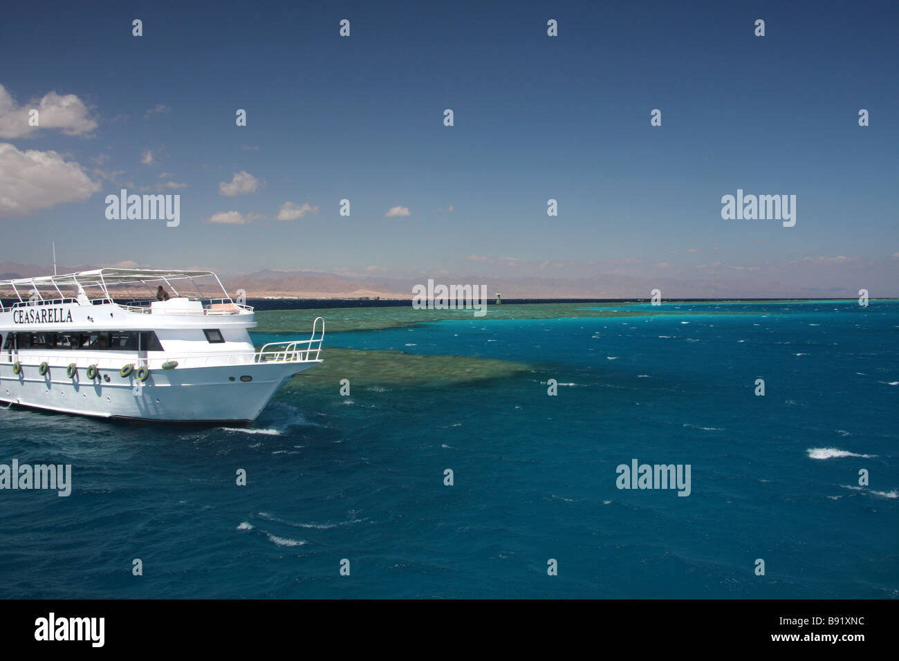 Diving boat over coral hi-res stock photography and images - Alamy
