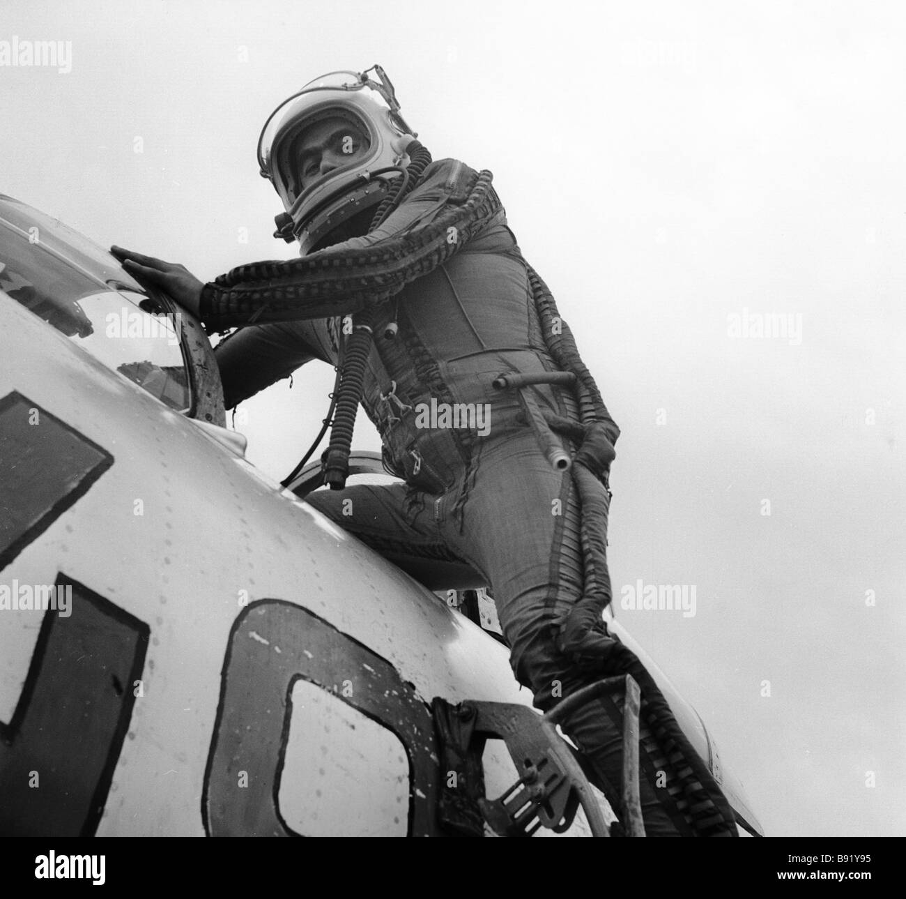 Pilot getting into the cabin of the aircraft Stock Photo - Alamy
