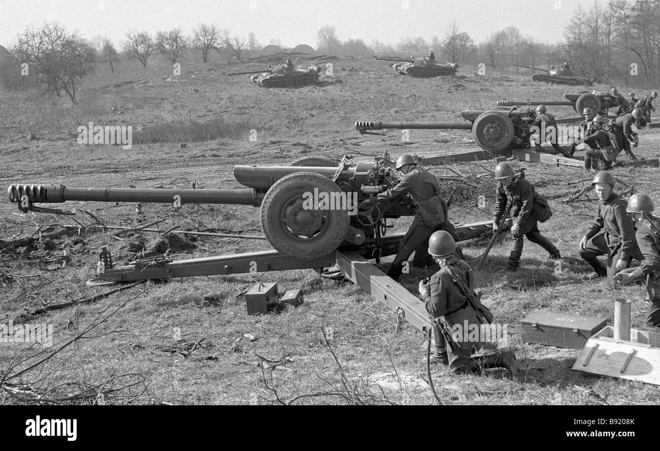 Howitzers High Resolution Stock Photography and Images - Alamy