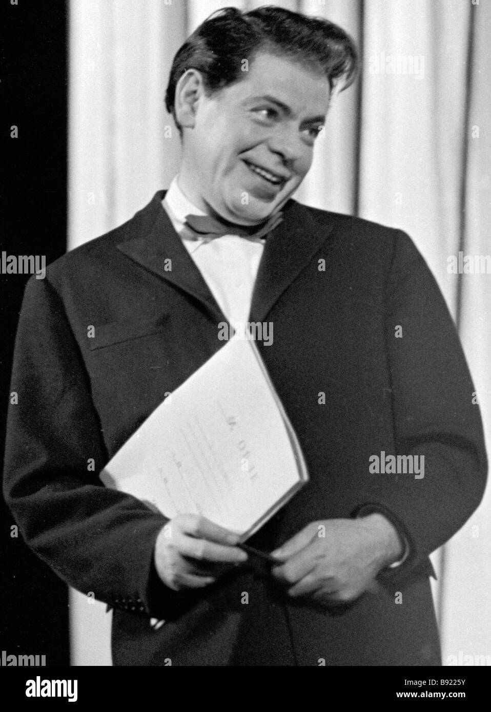Arkady Raikin performs Stock Photo - Alamy
