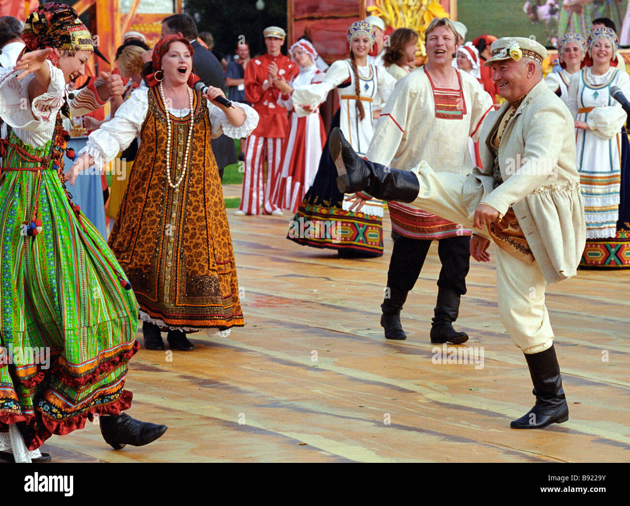 Moscow Mayor Yuri Luzhkov right at the opening ceremony of the VI Great ...