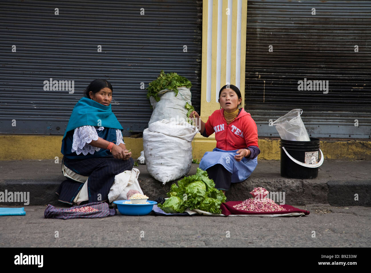 Indigenous street sellers hi-res stock photography and images - Alamy