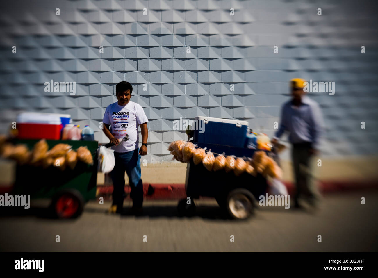 Male street vendor cooking hi-res stock photography and images - Alamy