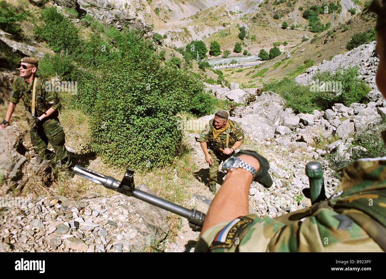Soldiers of the reconnaissance unit of the 201st motorized rifle ...