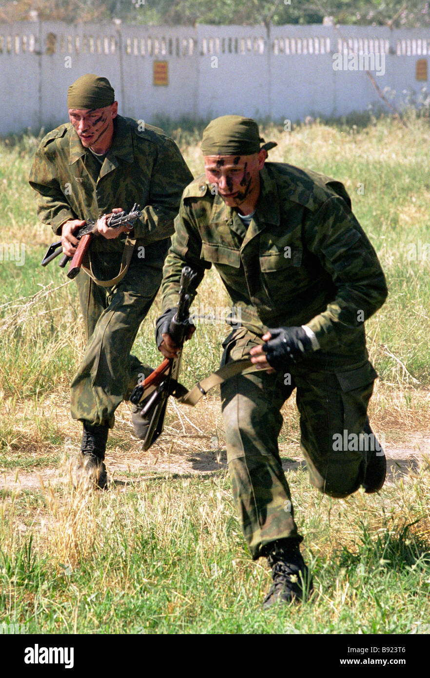 Men of the reconnaissance unit of the 149th motorized rifle regiment of ...
