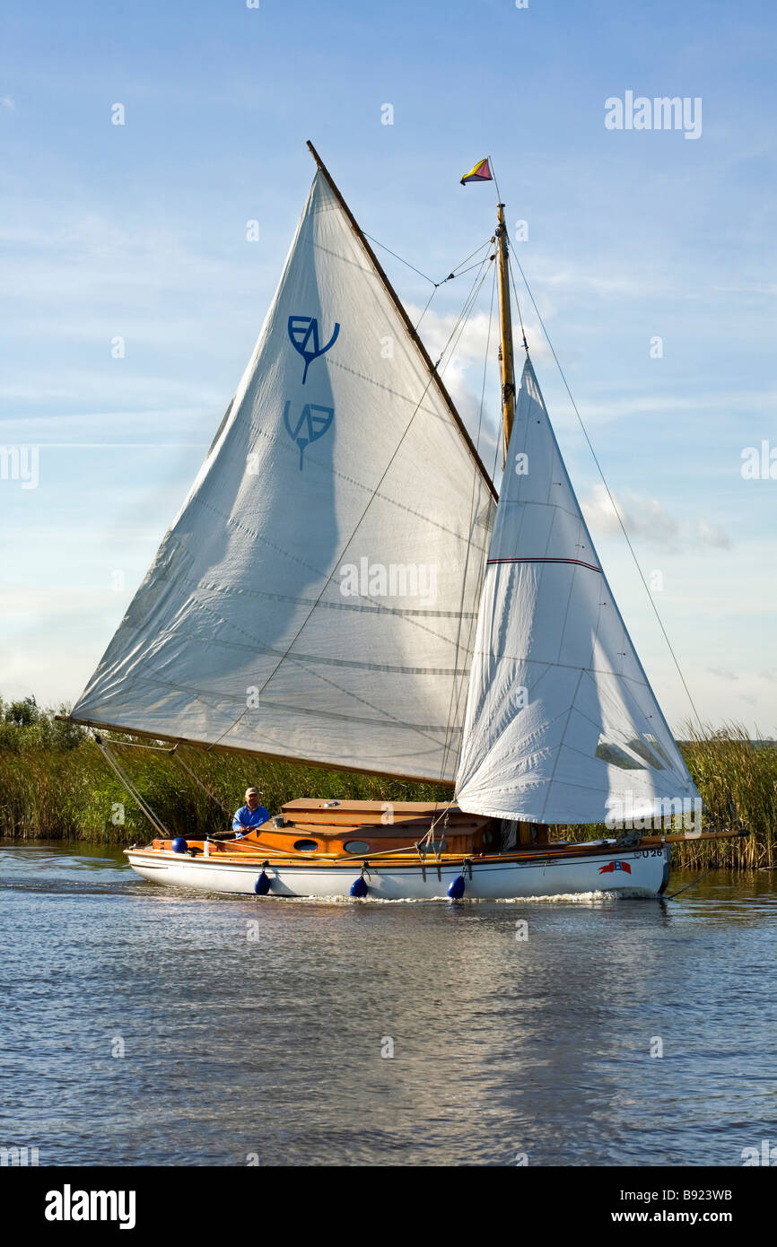 Norfolk broads sailing hi-res stock photography and images - Alamy