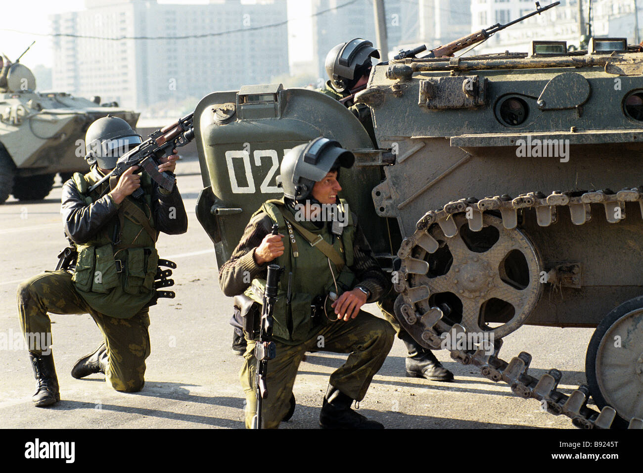 Special troops of the Alfa and Vympel units attack the Russian House of ...