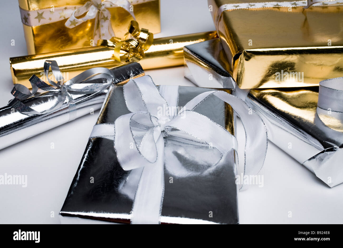 Silver gift presented hi-res stock photography and images - Alamy