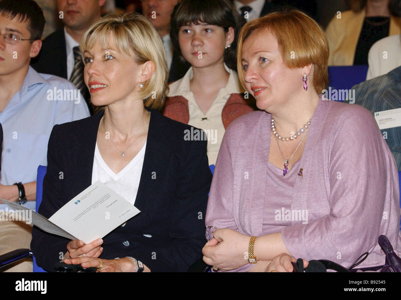 German Chancellor s wife Doris Schroeder Koepf left and Russian ...