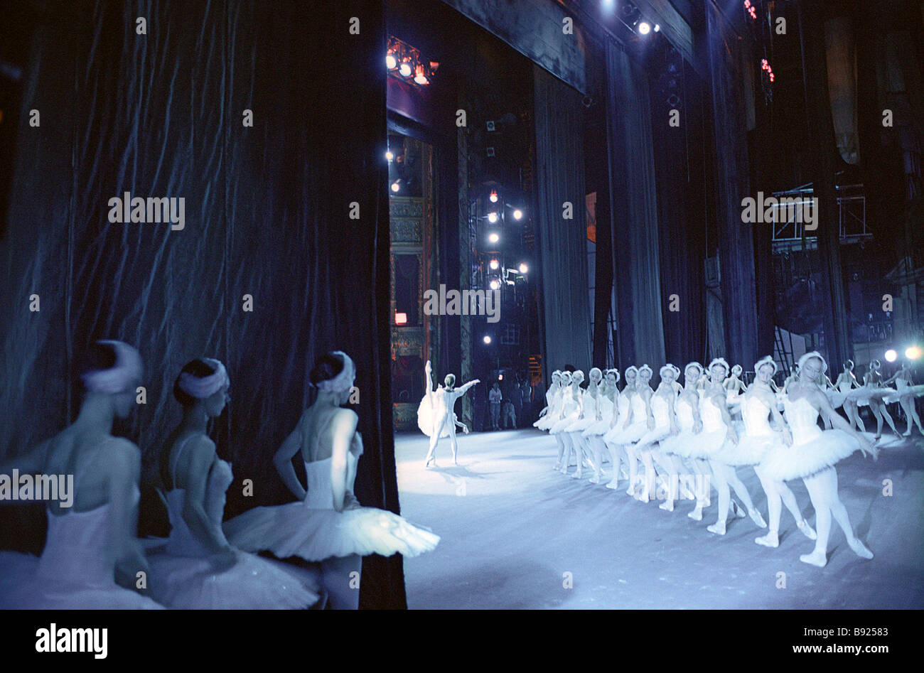 Swan Lake ballet at the Bolshoi Theatre A look behind the curtains ...