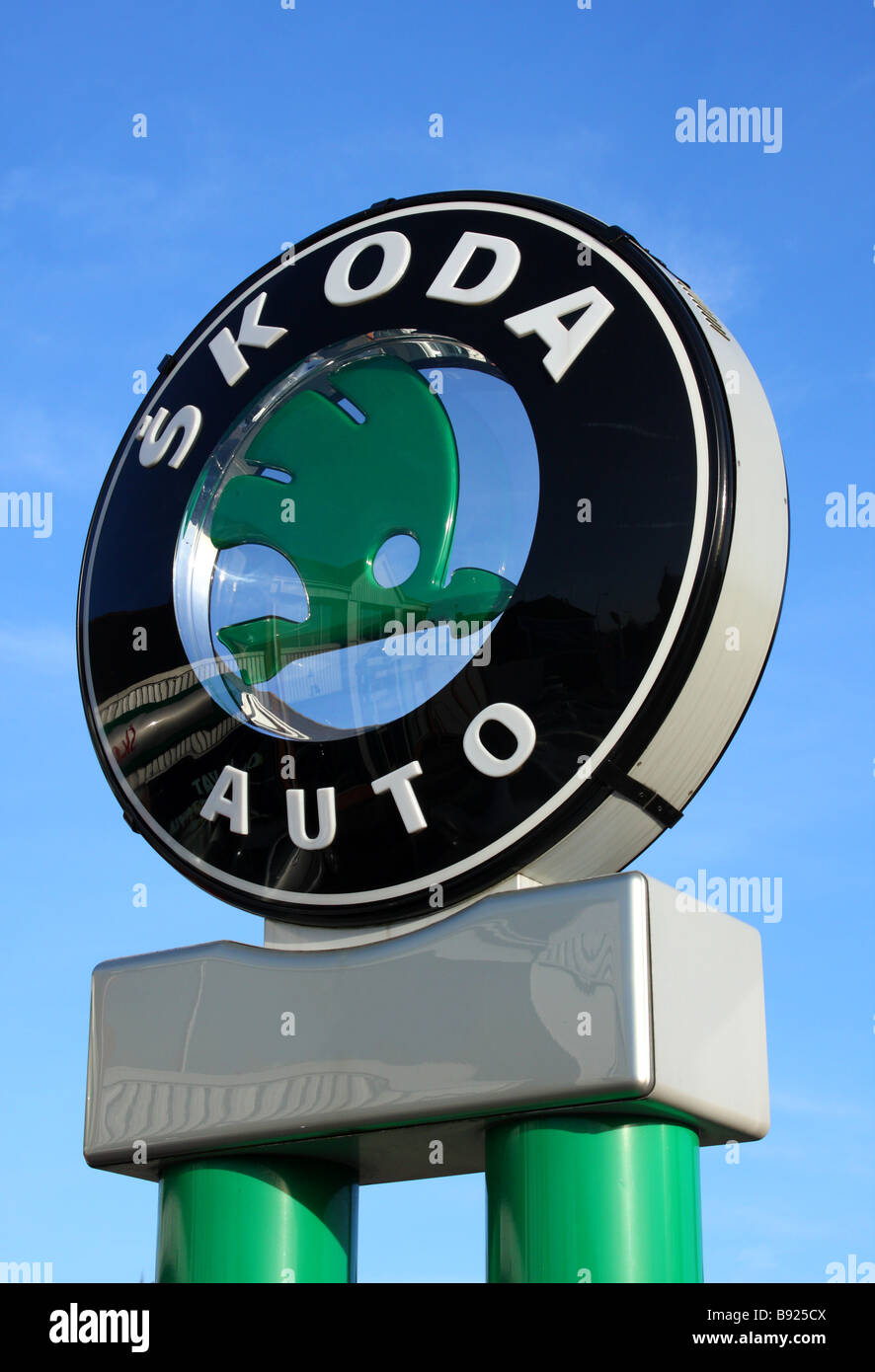 Skoda car badge hi-res stock photography and images - Alamy