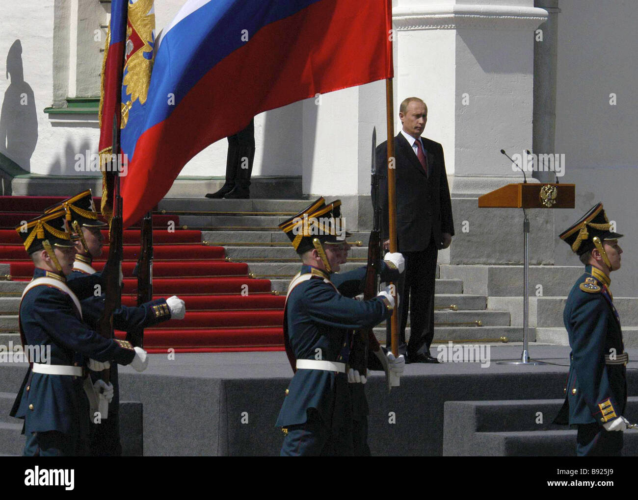 Review of Presidential Regiment on Cathedral Square during official ...