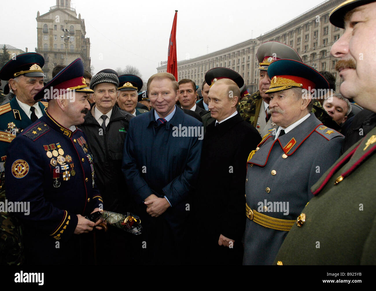 Ukraine s president Leonid Kuchma and Russia s president Vladimir Putin ...