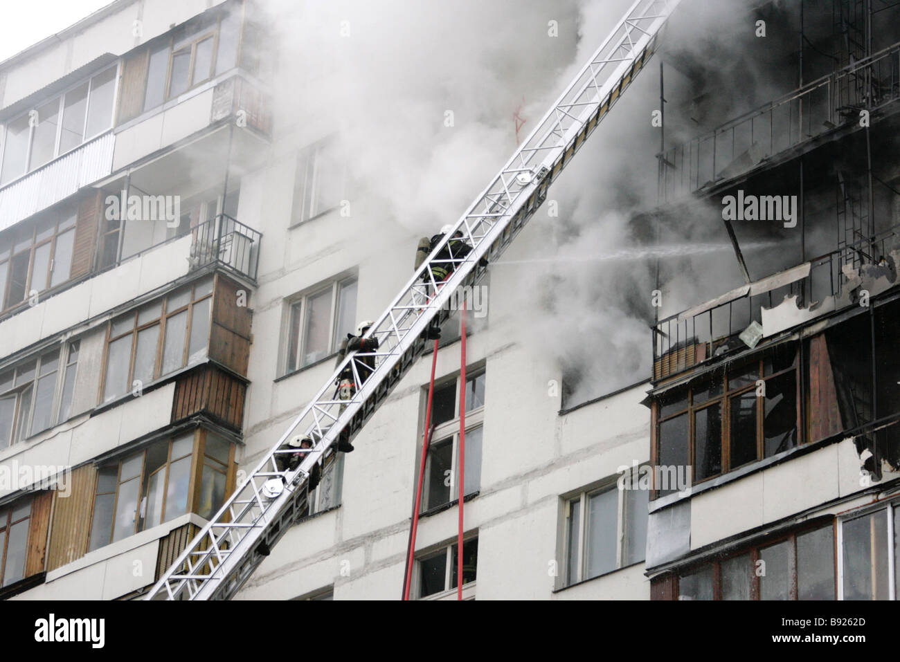Three people died in a gas explosion in an apartment building ...