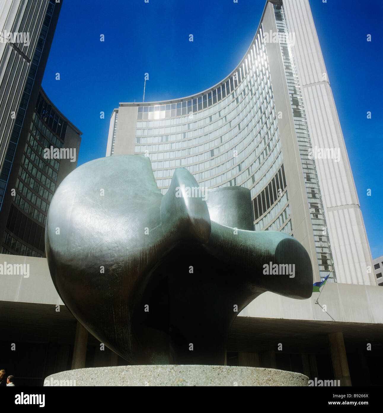City hall with henry moores the archer sculpture in fg hi-res stock ...