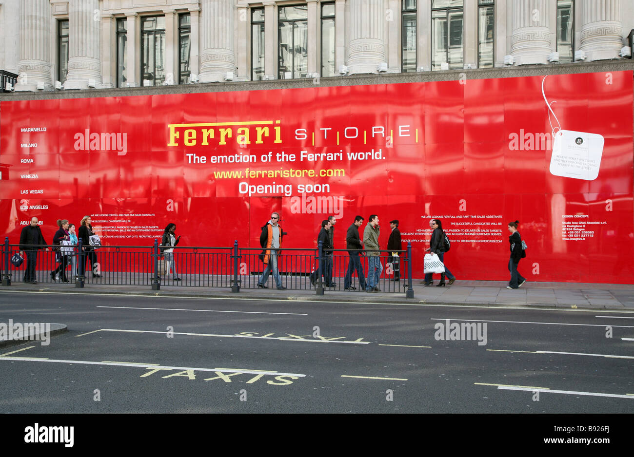 Store opening soon hi-res stock photography and images - Alamy