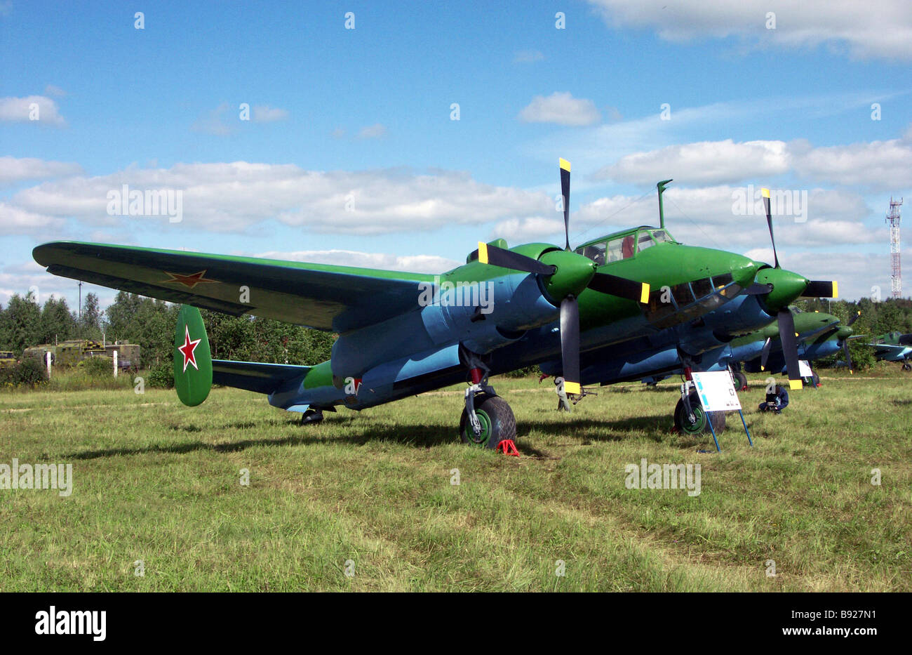 Front line bomber Tu 2 on Chkalovski airfield where WWII rarity ...