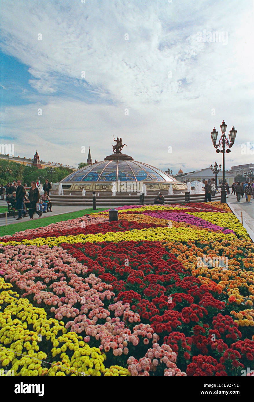 The main fountain on Manezhnaya Square Stock Photo - Alamy