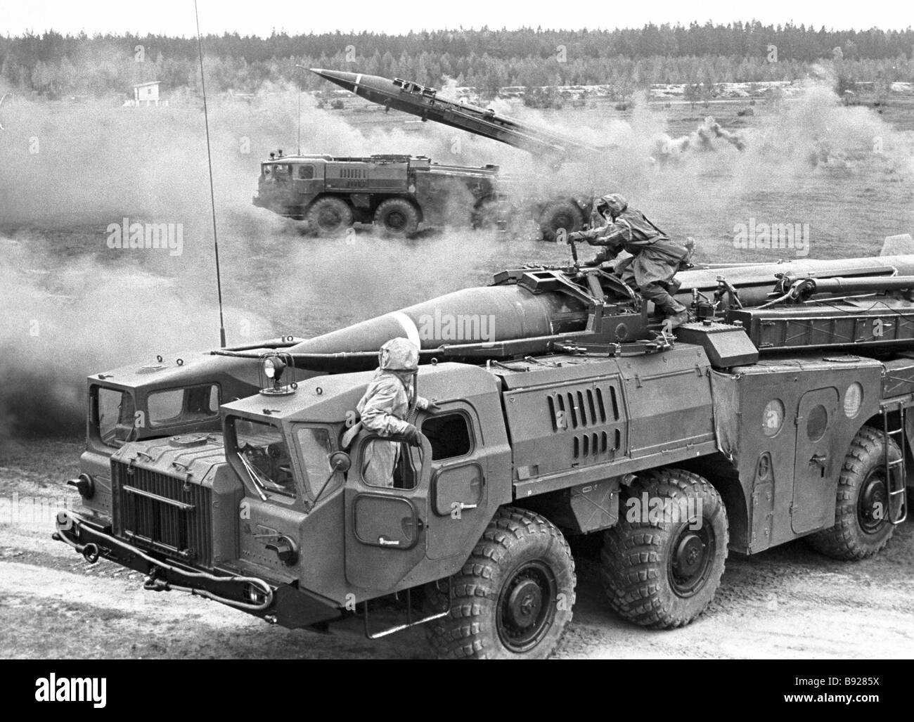 Soldiers of the Byelorussian Military Command preparing a missile for ...
