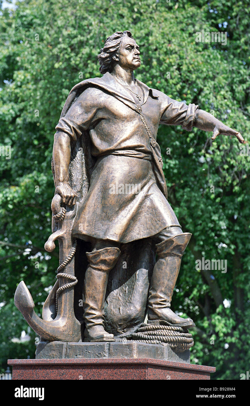 Monument to Peter the Great outside the Baltic fleet headquarters ...