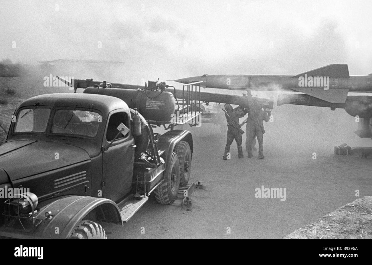 Anti aircraft personnel loading a missile onto a mount Stock Photo - Alamy