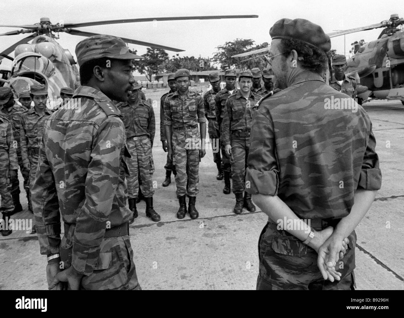 Soldiers of the Angolan Armed Forces and the military council before ...