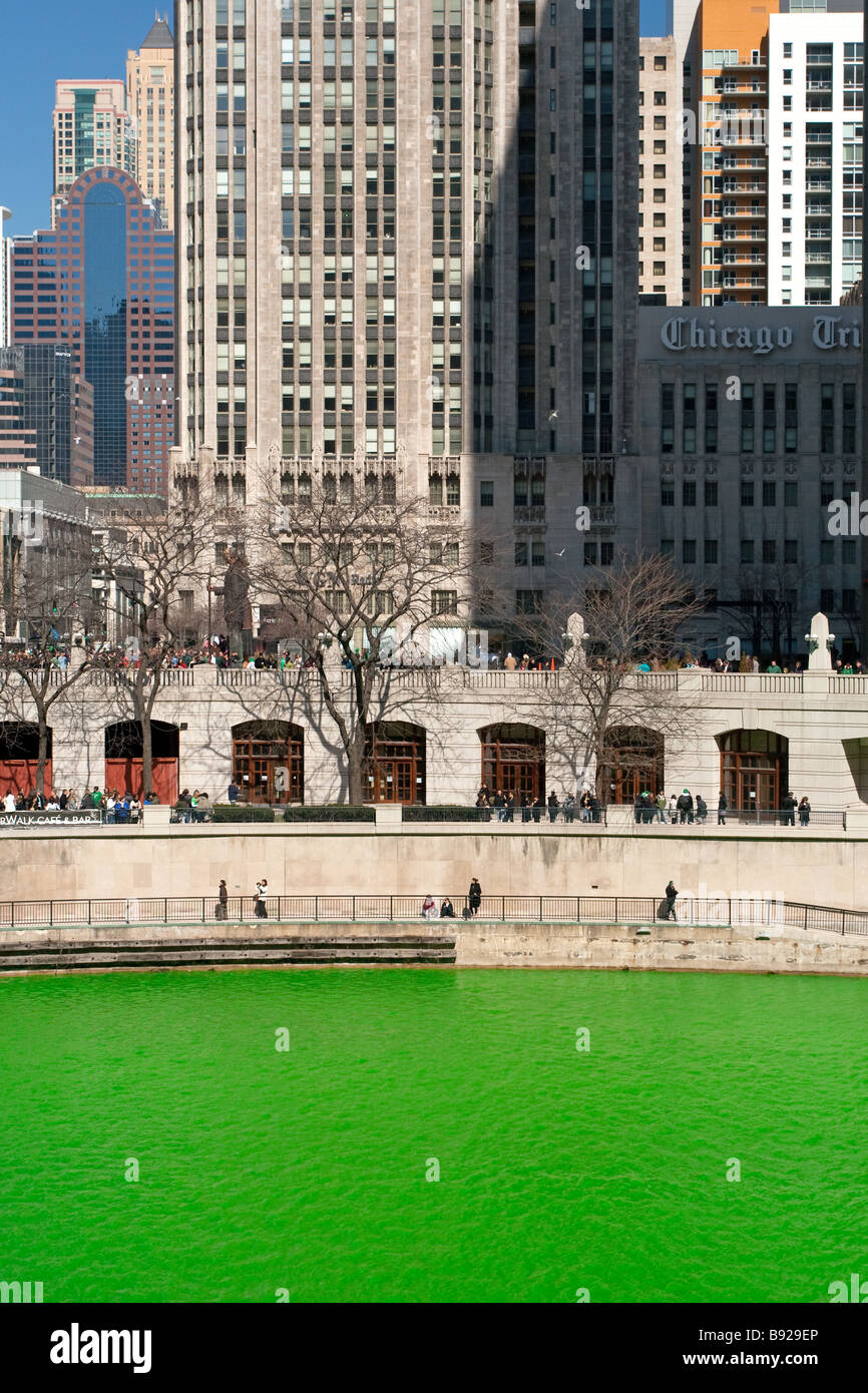 Chicago river green hi-res stock photography and images - Alamy