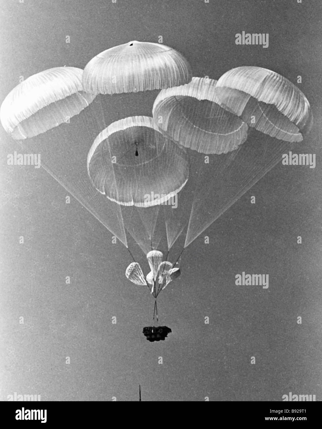 Parachute System High Resolution Stock Photography and Images - Alamy