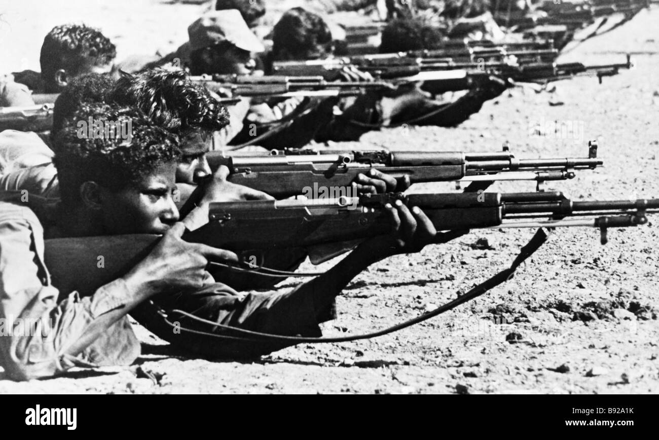 Fighters of the Oman People s Front doing combat training Stock Photo ...