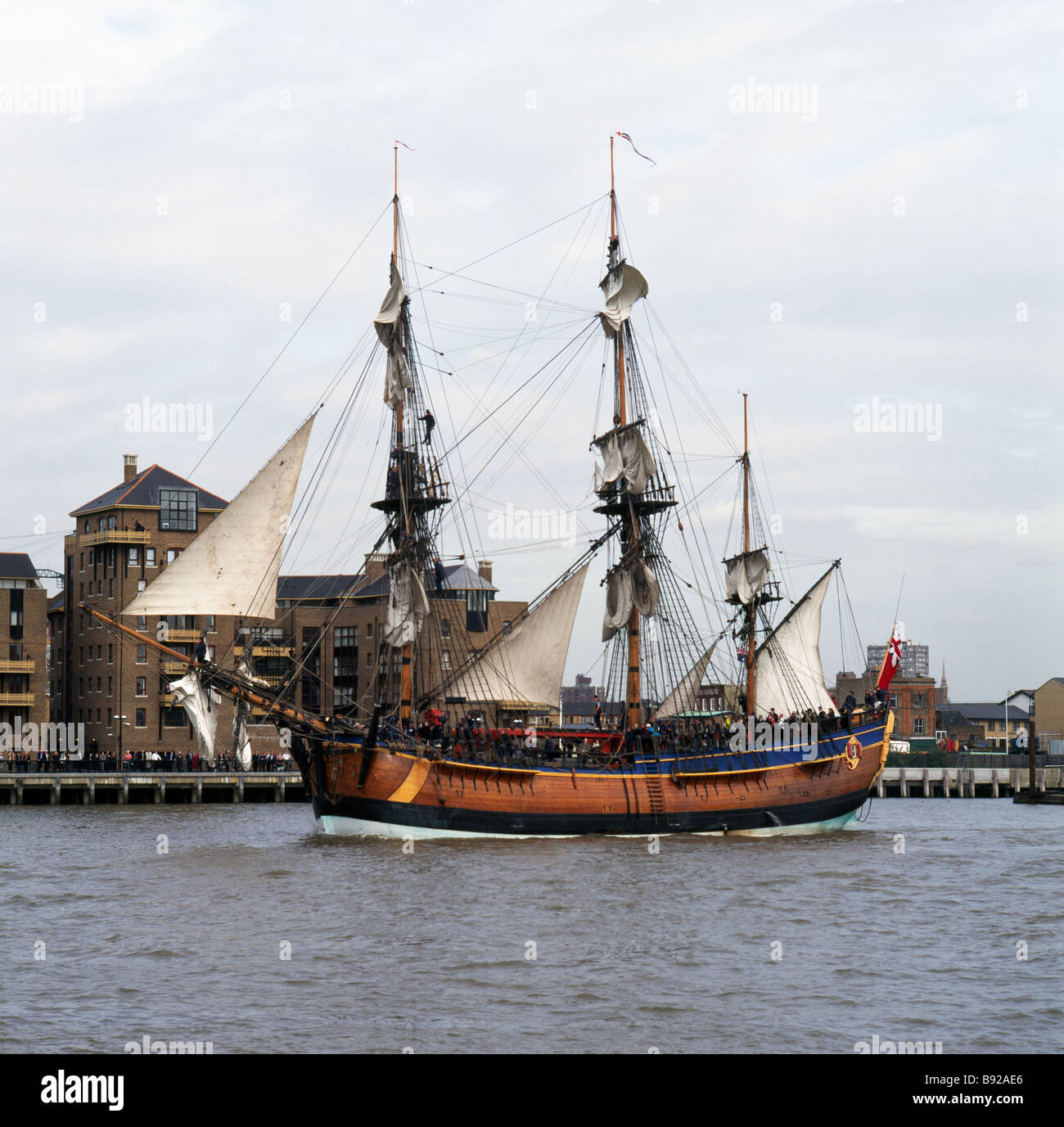 Endeavour thames hi-res stock photography and images - Alamy