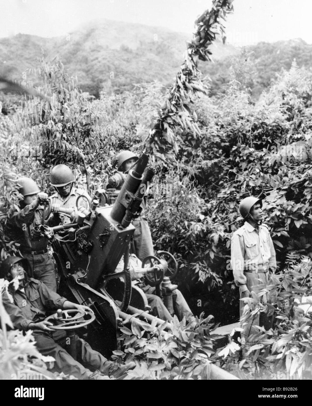 Laotian people s liberation army soldiers getting the anti aircraft gun ...