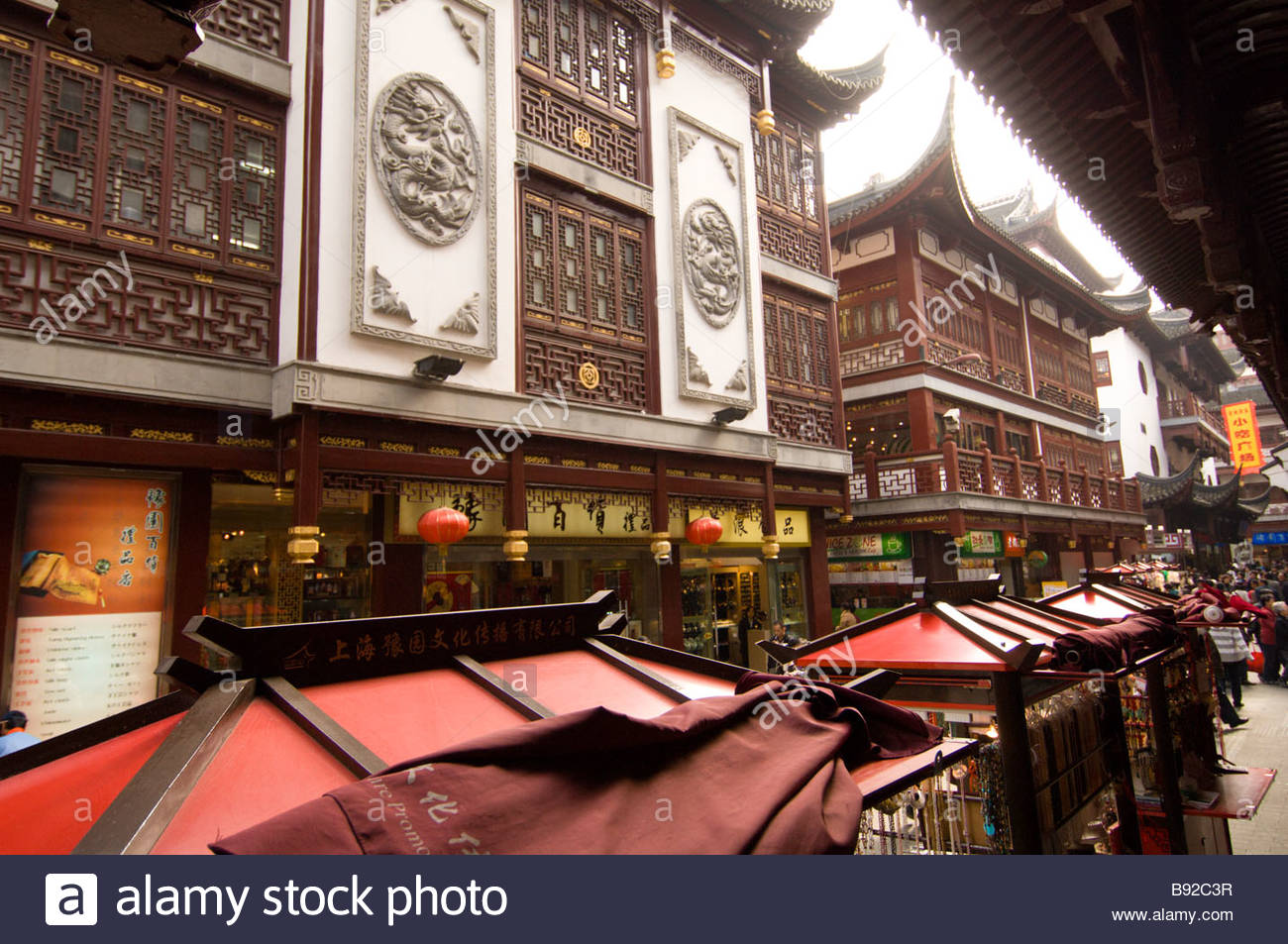 Old Bazaar Shanghai Stock Photos & Old Bazaar Shanghai Stock Images - Alamy