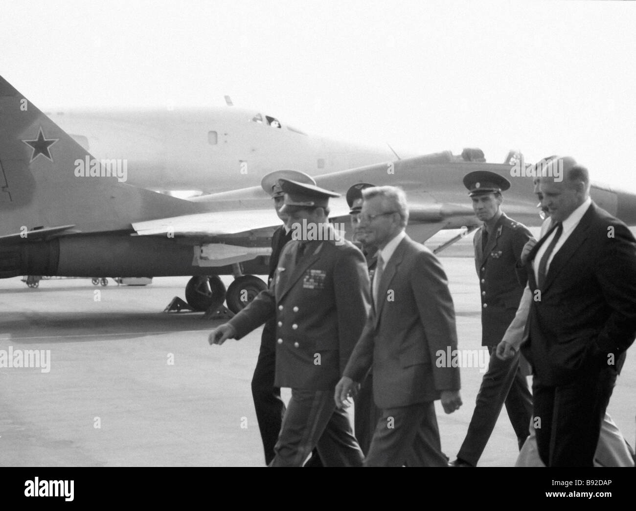 U S Defense Secretary Frank Carlucci second from left inspecting Soviet ...