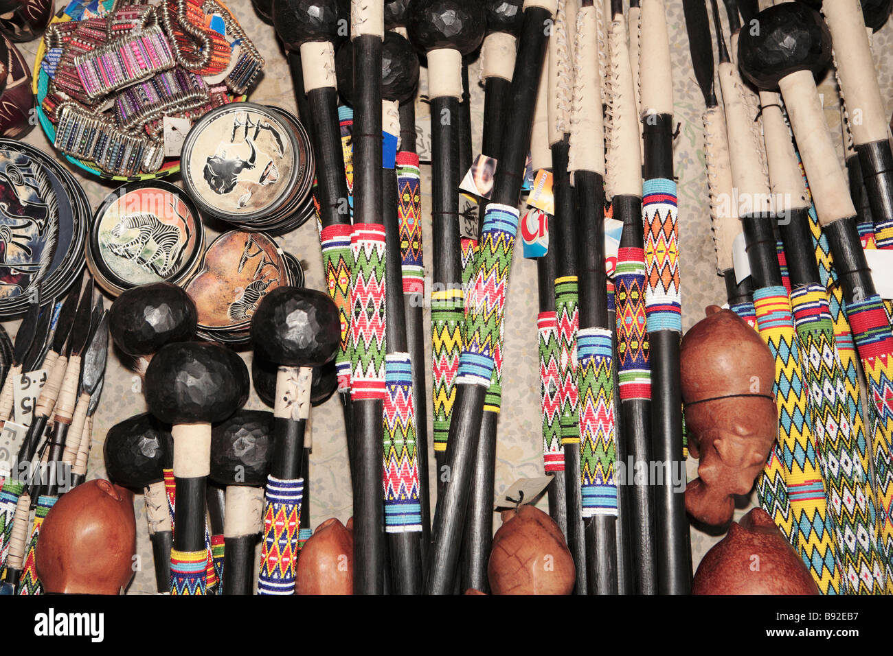African crafts hi-res stock photography and images - Alamy