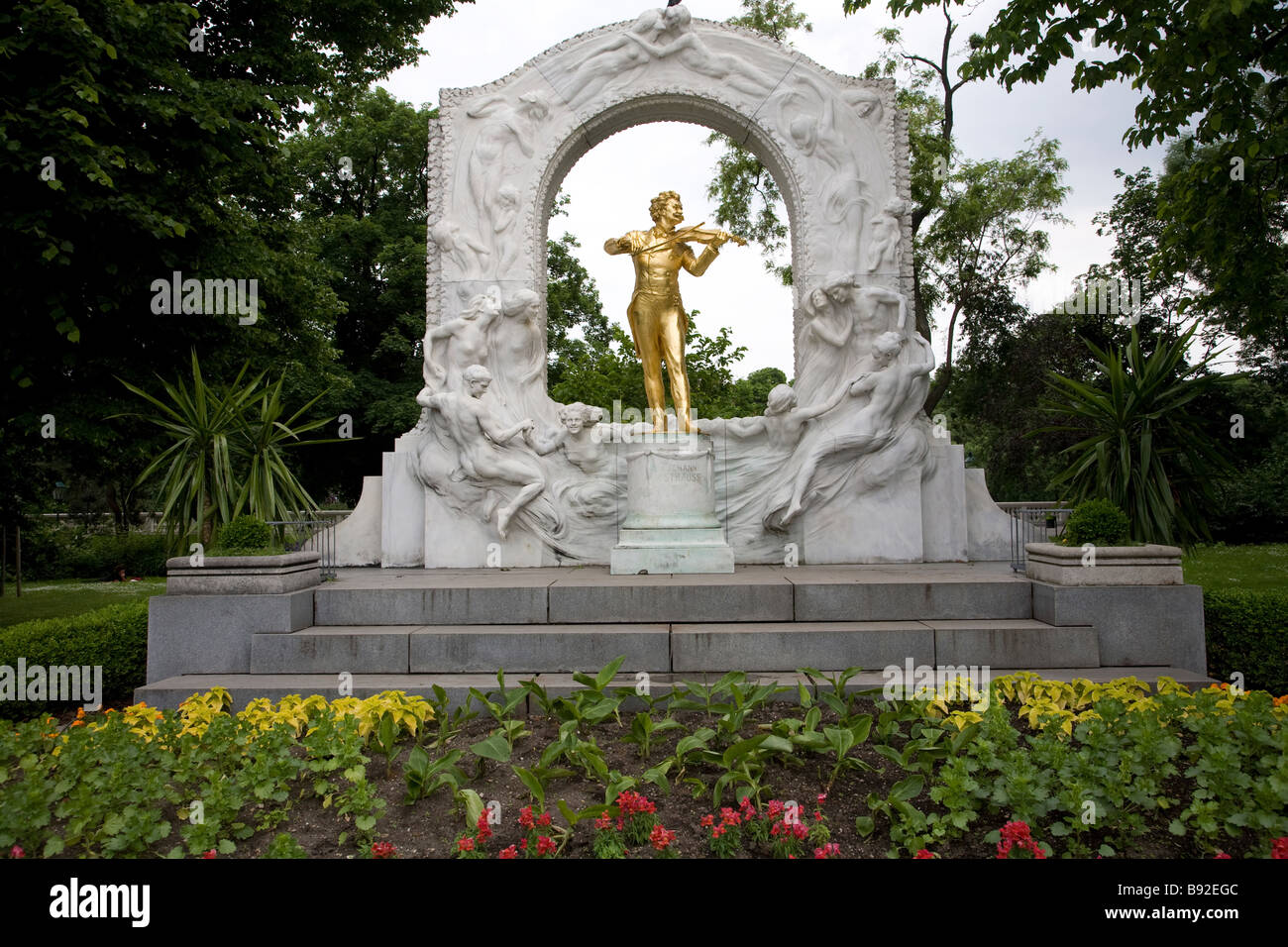 Statue of Johann Strauss in Stadtpark in Vienna Austria Stock Photo - Alamy