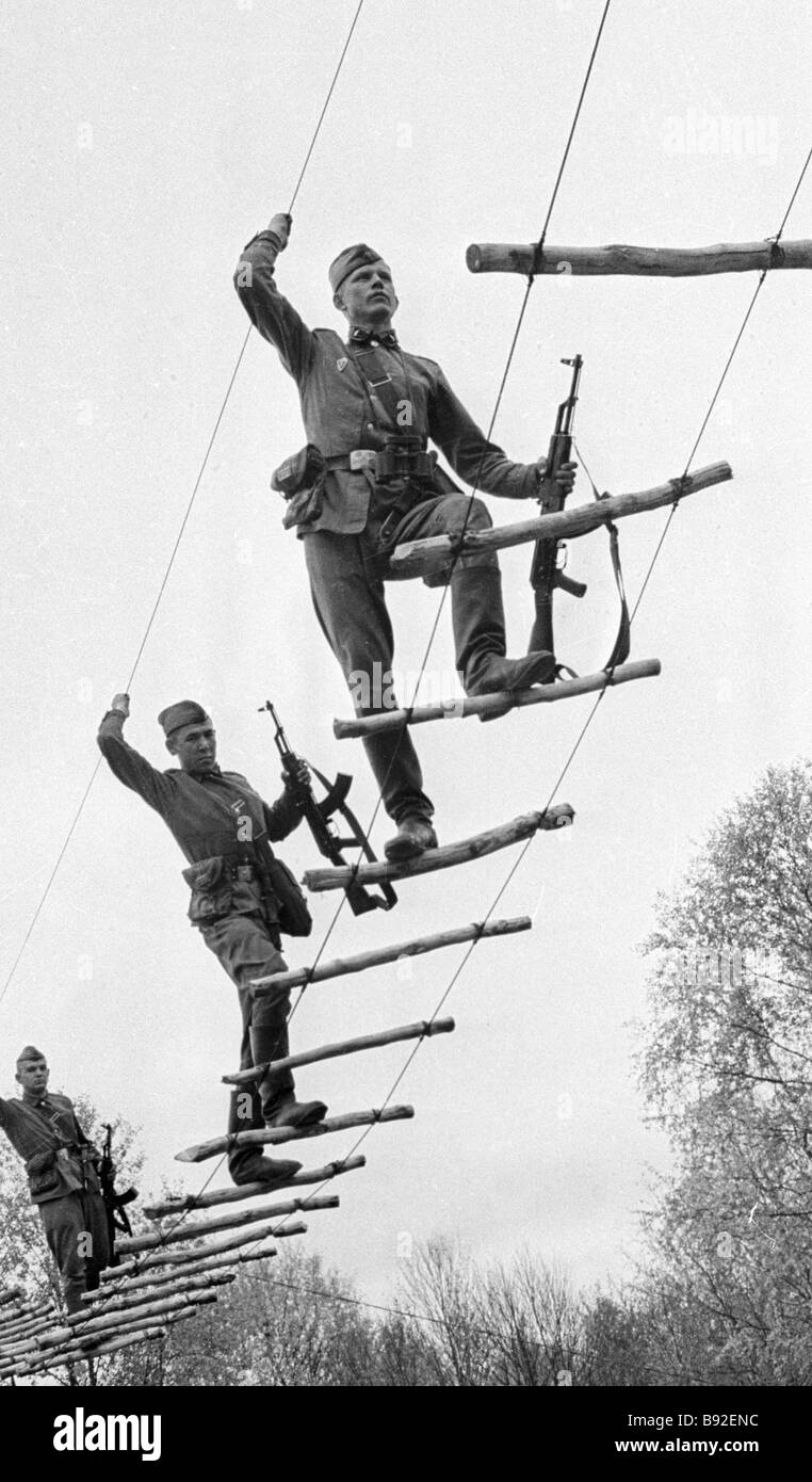 Soldiers on a suspended bridge in the obstacle course Stock Photo - Alamy